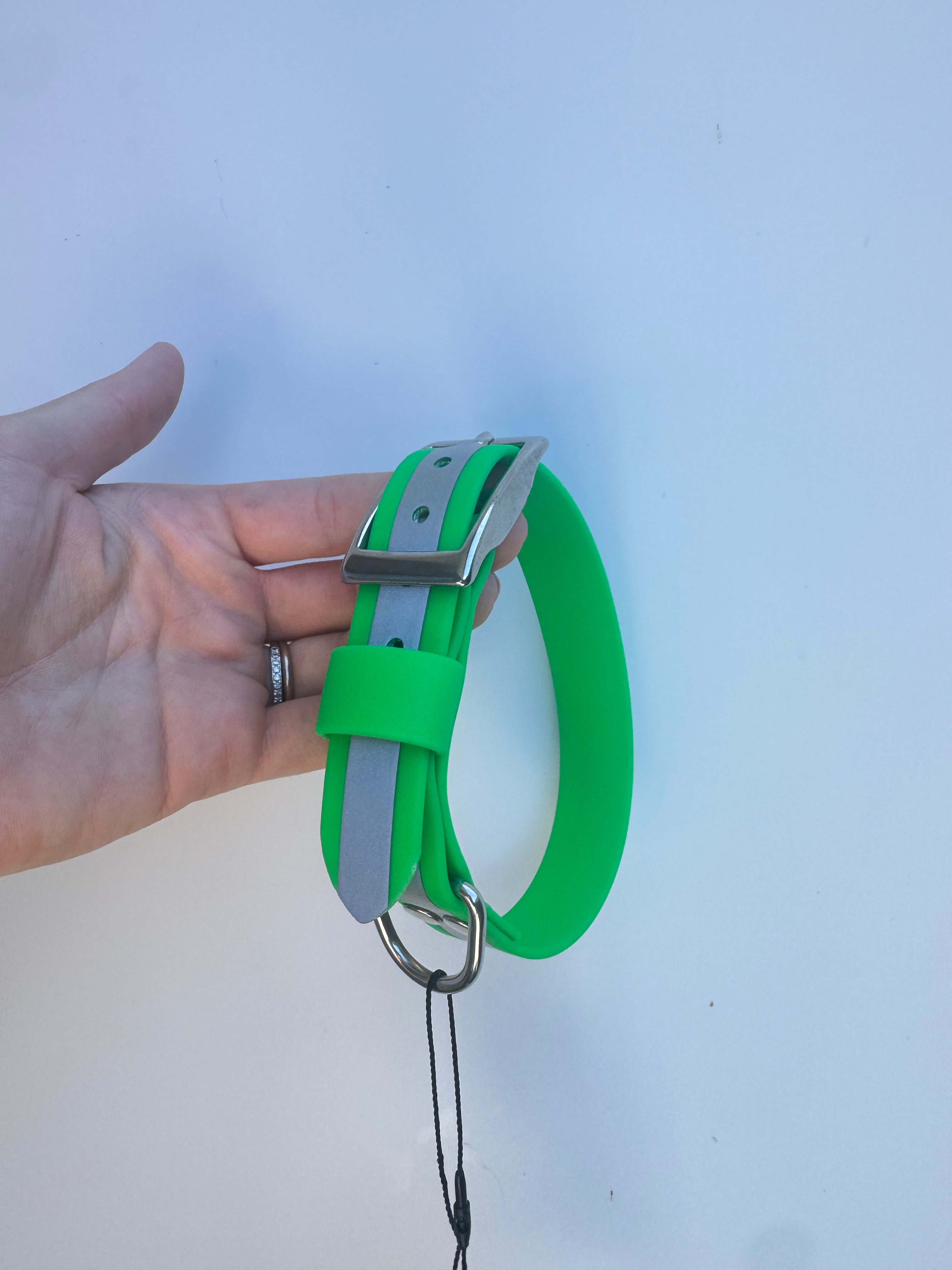 M (33-40m neck) Reflective Neon Green Collar (2.5cm wide) – Native Collars